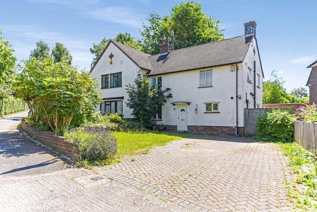 Bridgefield Close, Banstead 3 bed semi-detached house - £565,000