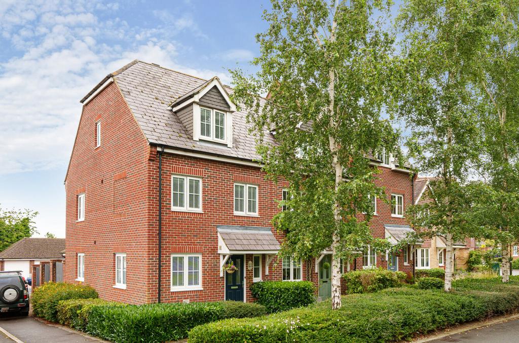 Toronto Road, Petworth, GU28 4 bed end of terrace house - £425,000