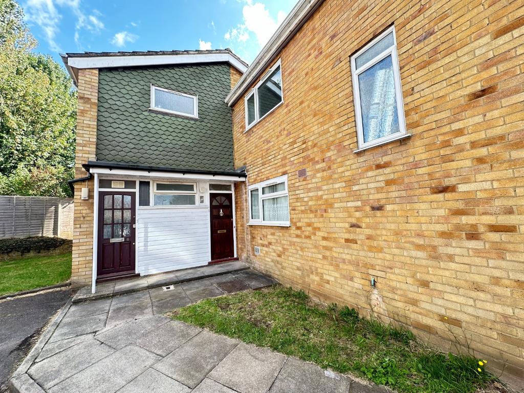 Brache Court, Seymour Road, Luton... 1 bed apartment - £900 pcm (£208 pw)