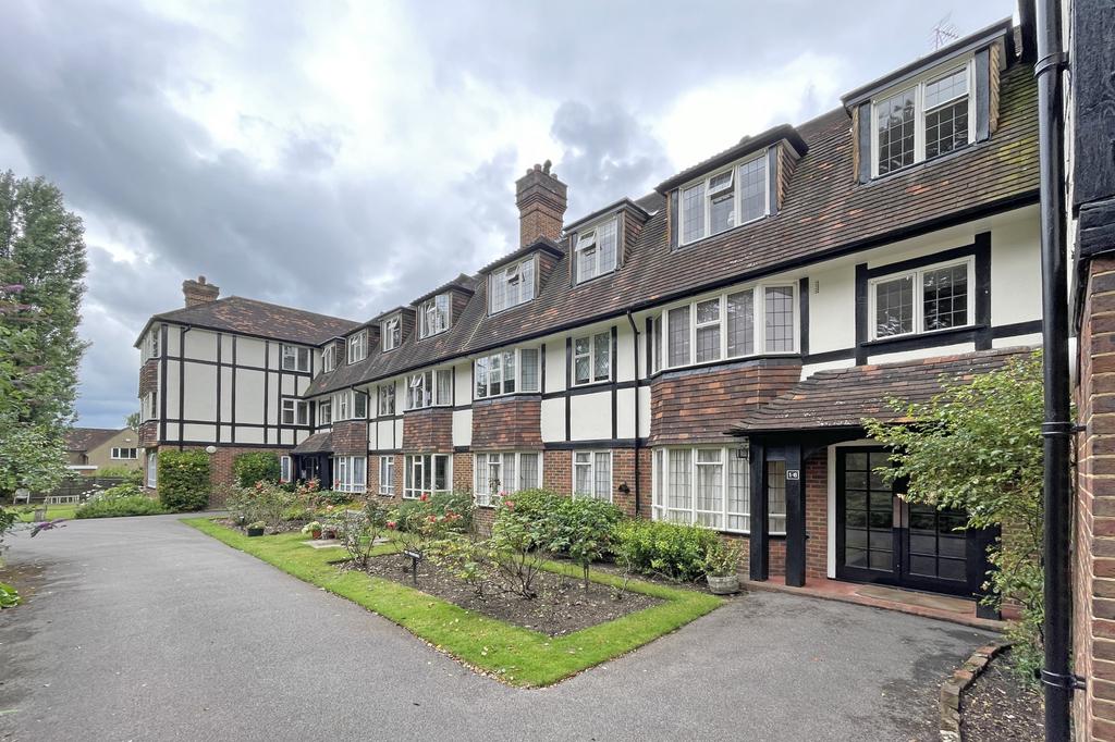 Epsom Road, Ewell Village, KT17 2 bed apartment - £370,000