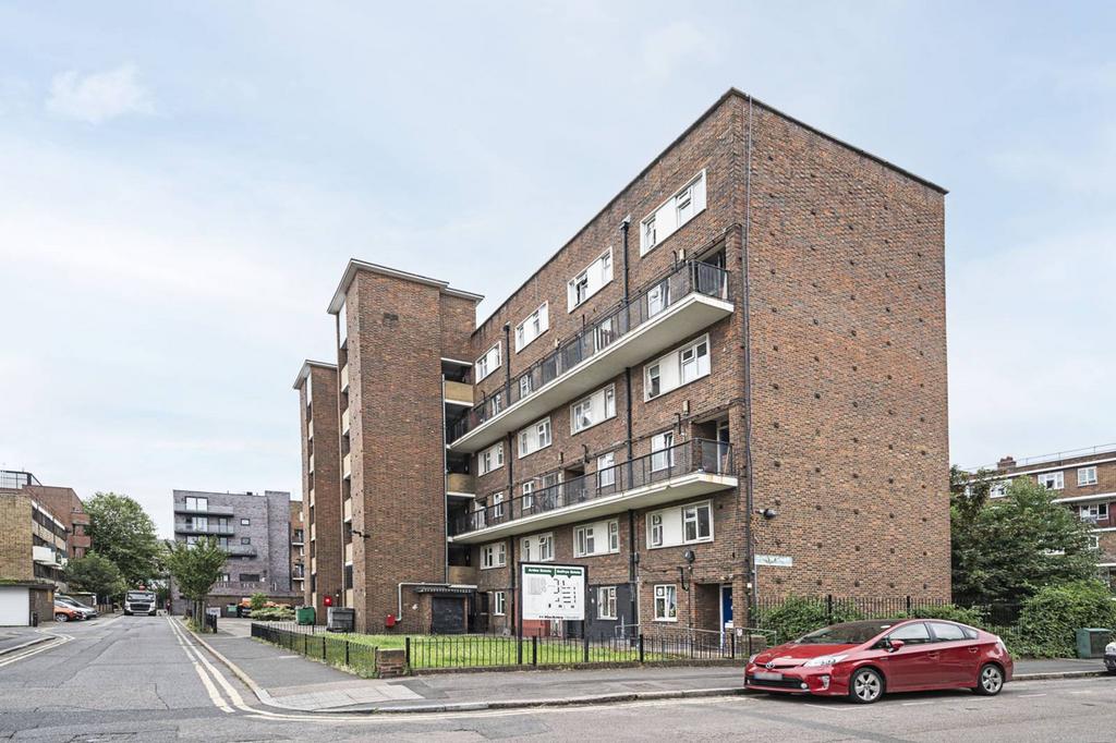 Geffrye Estate, Hoxton, London, N1 3 bed flat - £500,000