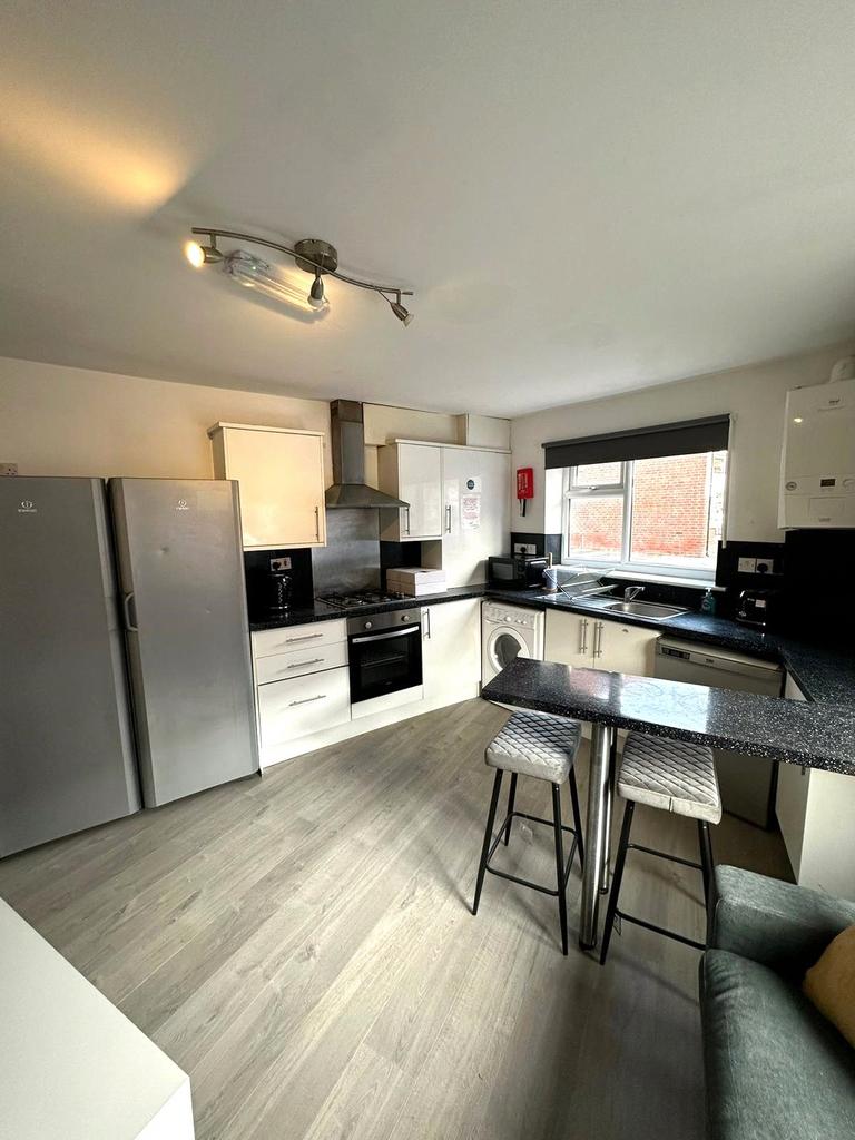 Gresham Road, Middlesbrough TS1 6 bed house to rent - £390 pcm (£90 pw)