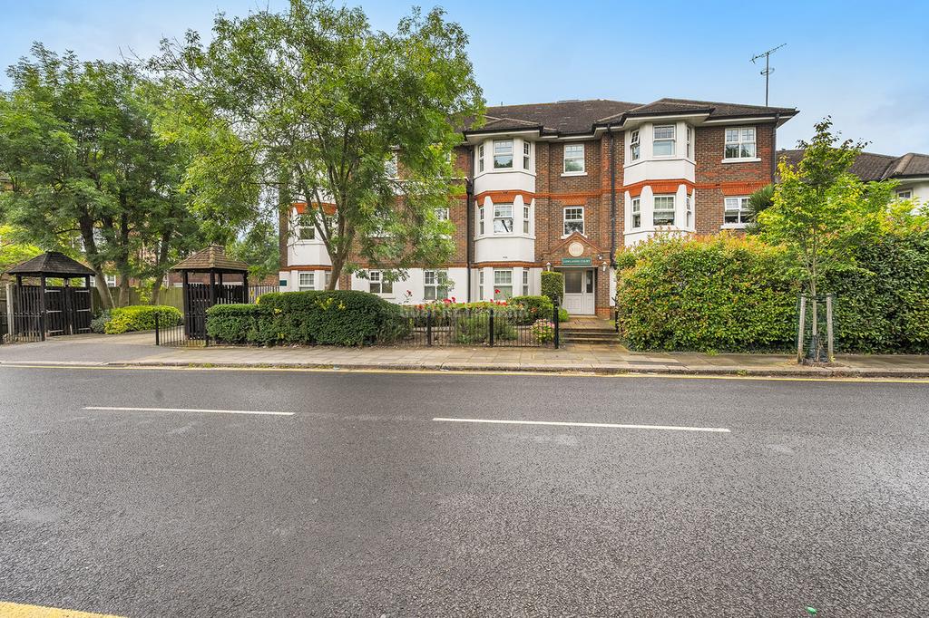 Mill Hill NW7 2 bed apartment - £550,000