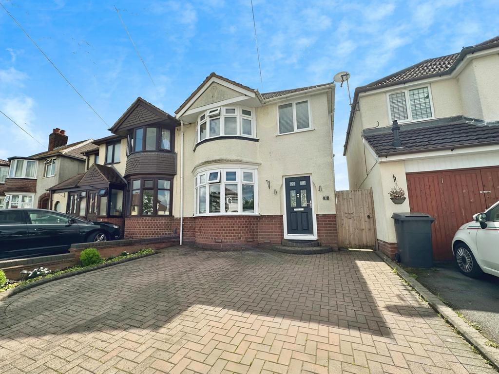 Beechwood Avenue, Wolverhampton WV11 3 bed semi-detached house for sale ...