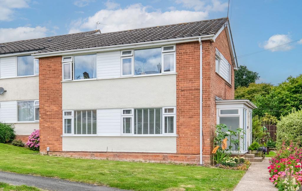 Harrison Road, Headless Cross... 2 bed maisonette - £170,000