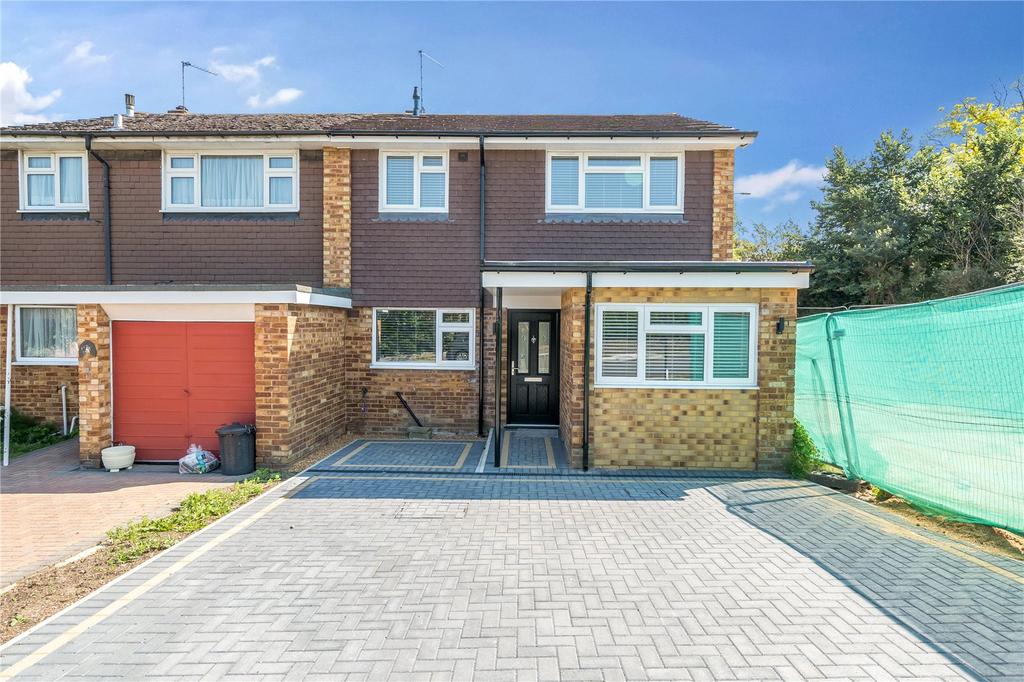 Beacon Close, Uxbridge UB8 3 bed terraced house to rent - £2,300 pcm (£ ...
