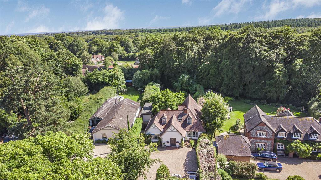 Stoke Row, Henley on Thames RG9 5 bed detached house - £1,550,000