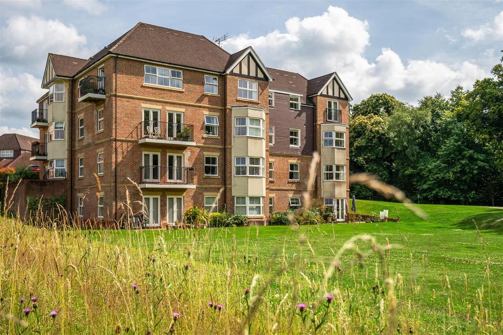 Bramshott, Liphook 2 bed retirement property for sale - £385,000