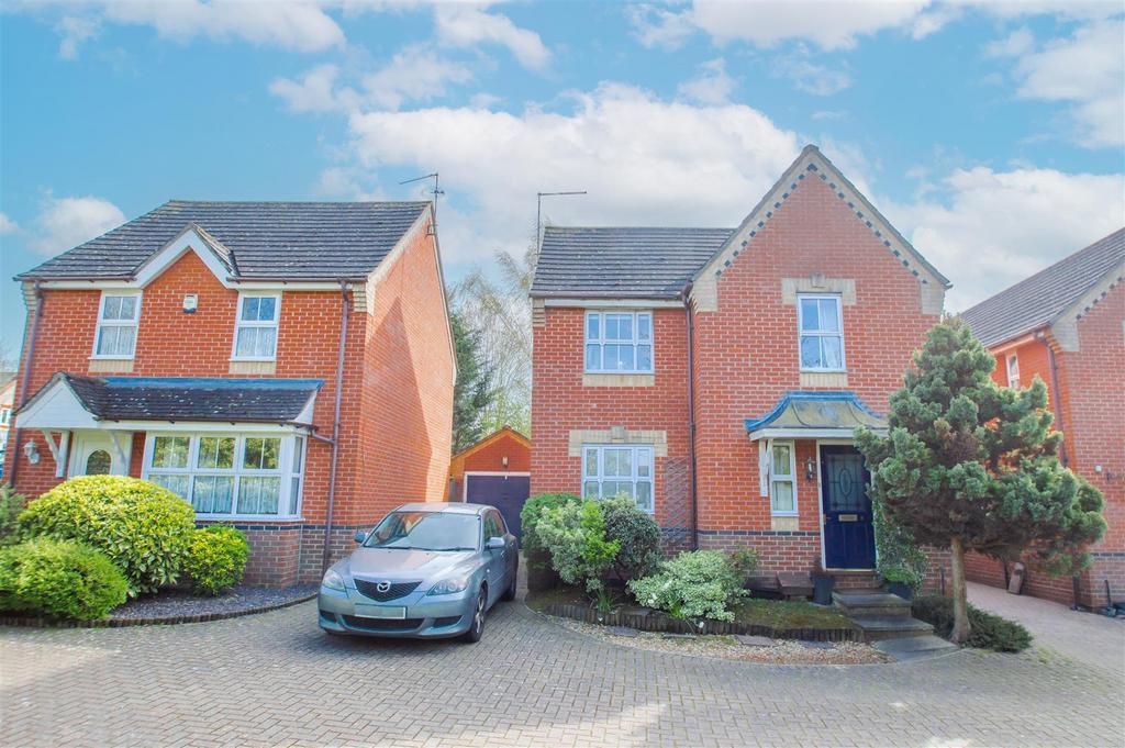 Ruskin Close, Haverhill CB9 3 bed detached house - £1,350 pcm (£312 pw)