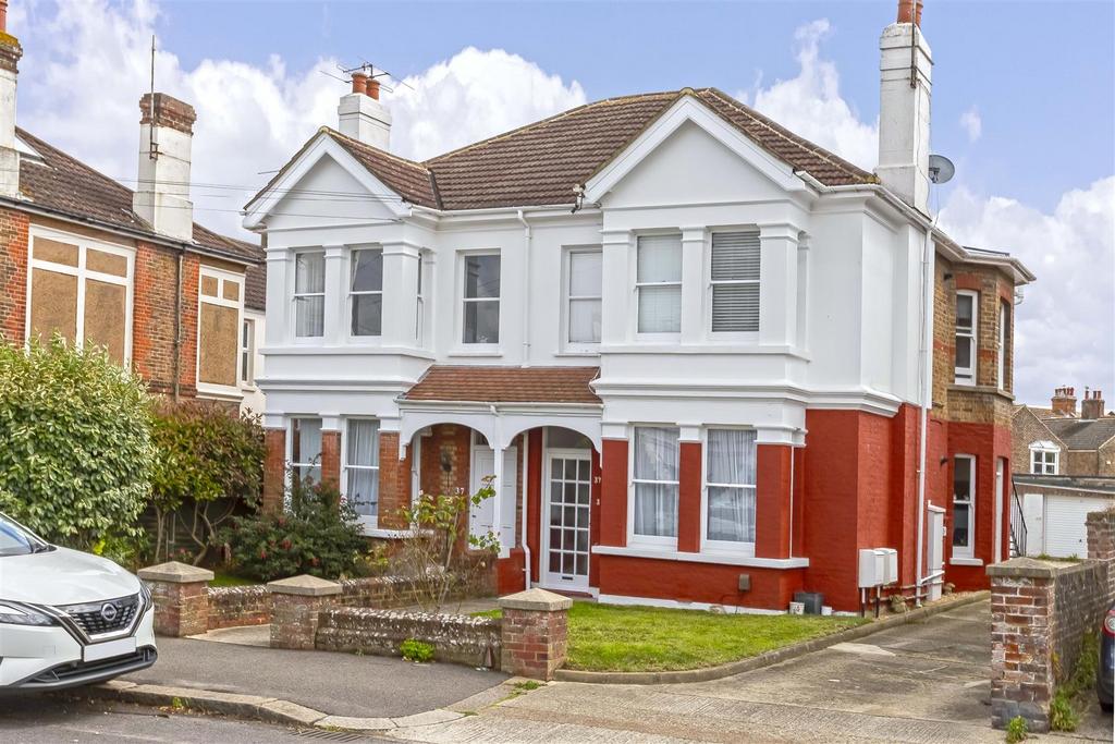 Northcourt Road, Worthing 2 bed flat - £250,000