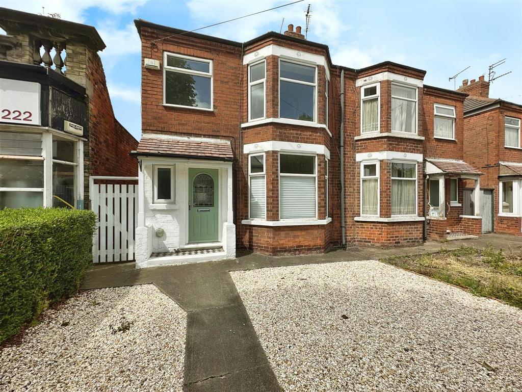 Boothferry Road, Hull HU4 3 bed semi-detached house for sale - £150,000