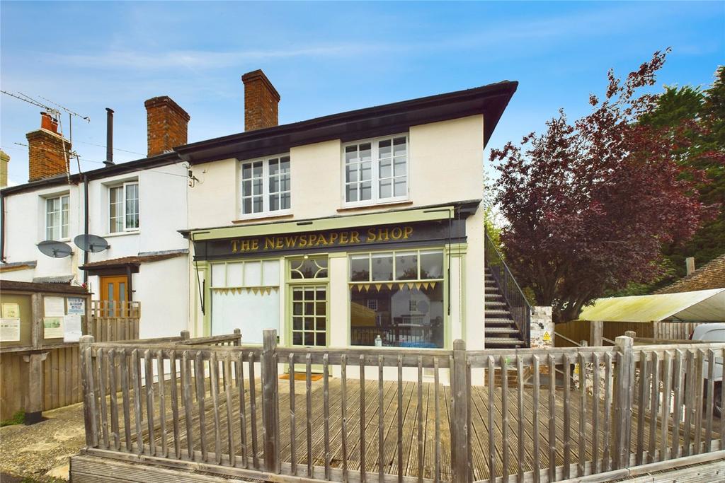 Bath Road, Woolhampton, Reading... 1 bed maisonette - £1,100 pcm (£254 pw)