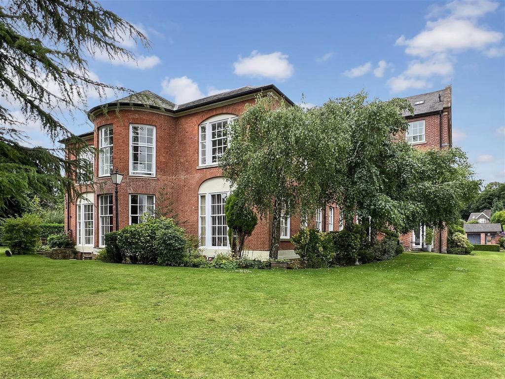 Westholme Close, Congleton 2 bed apartment - £205,000