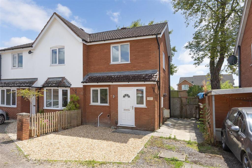Stuart Close, Trowbridge 2 bed terraced house - £225,000