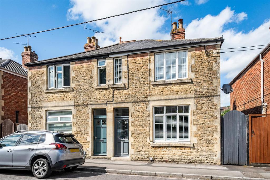 Parkfields, Chippenham 3 bed semi-detached house - £347,500