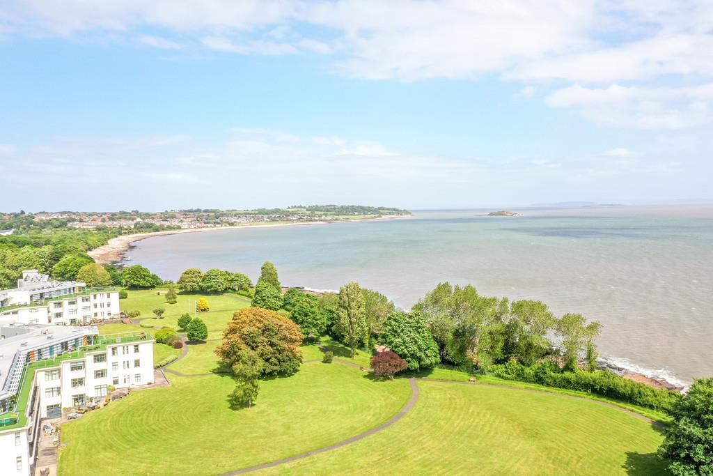 116 Headlands, Hayes Point, Sully... 2 bed apartment - £210,000