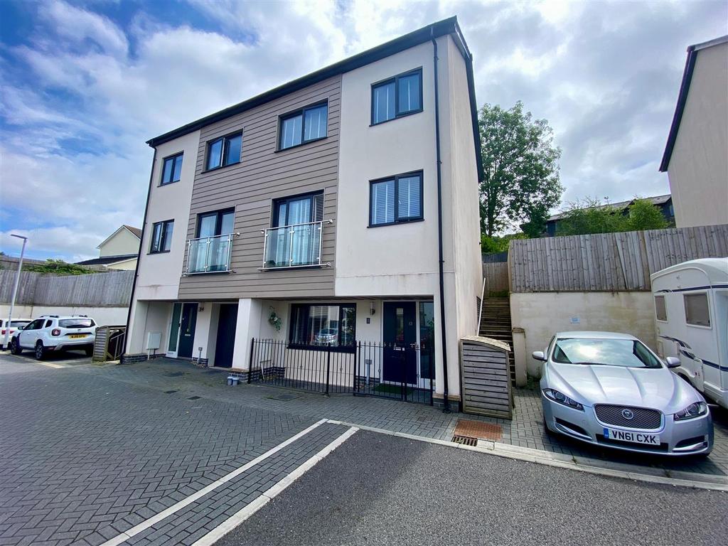 Warelwast Close, Plymouth PL7 3 bed townhouse - £280,000