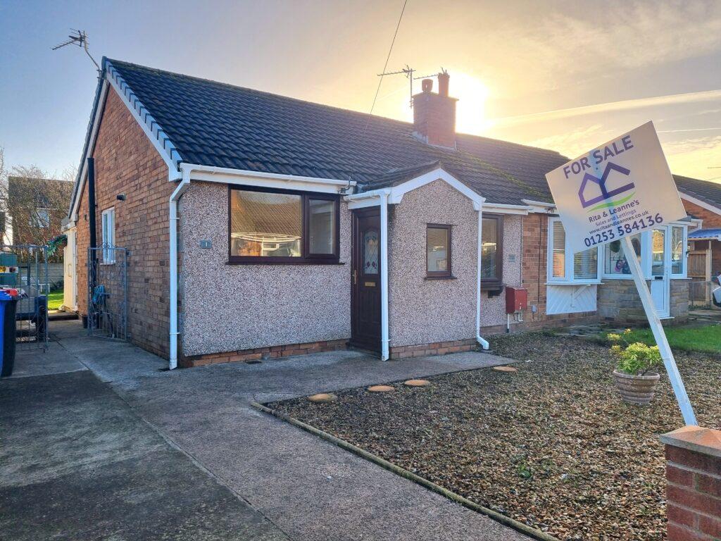 Rosslyn Crescent, Poulton-le-Fylde FY6 2 bed semi-detached bungalow - £ ...