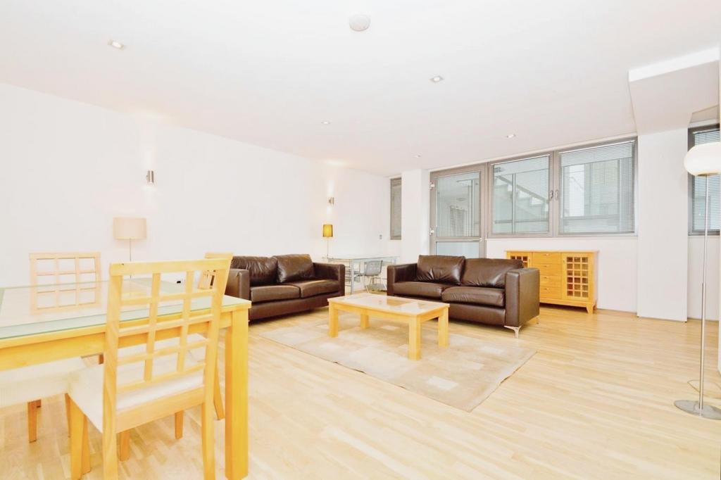 Plumbers Row, Aldgate East, E1 2 bed apartment - £2,946 pcm (£680 pw)