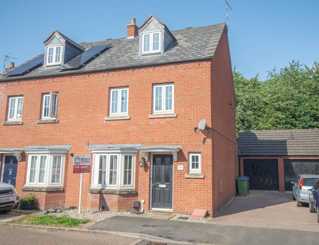 Shearwater Drive, Coton Park, Rugby... 4 bed semi-detached house - £300,000