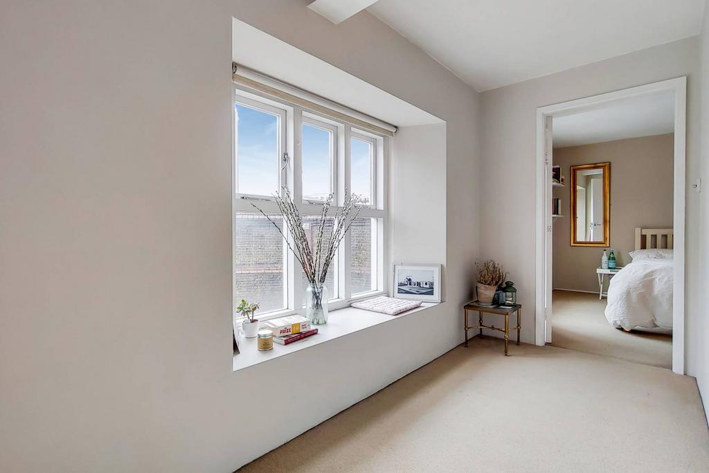 Cormont Road, Camberwell, London, SE5 3 bed flat - £575,000