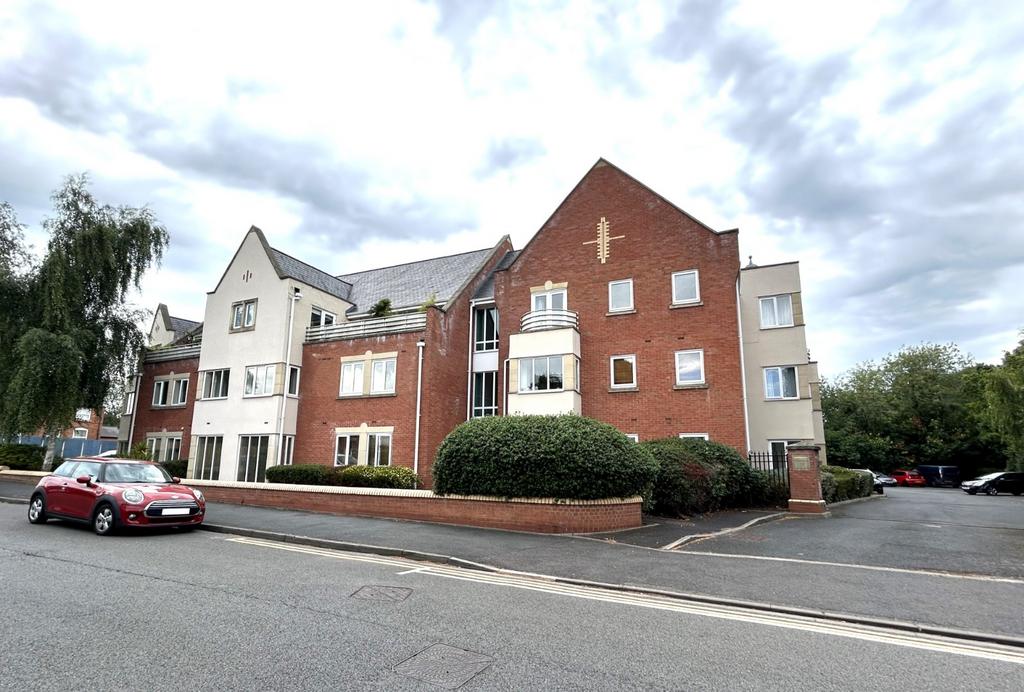 84 Station Road, Sutton Coldfield... 3 bed flat - £1,100 pcm (£254 pw)