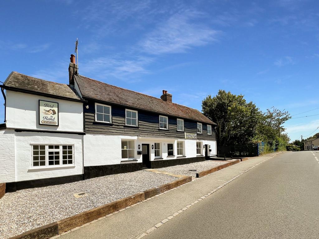 Bird In Hand Apartments, Chapel Hill... 3 bed apartment - £325,000