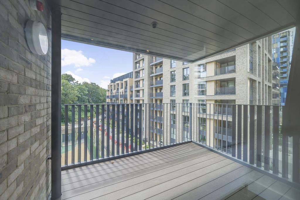 Juniper Crescent London SE10 2 bed flat - £2,100 pcm (£485 pw)