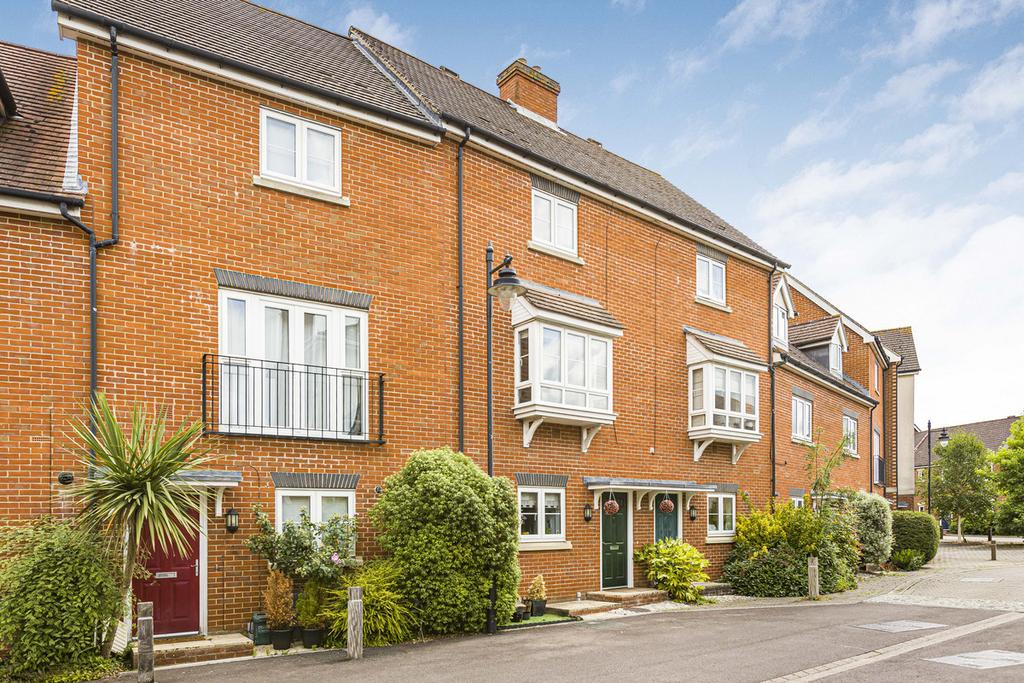 Wolage Drive, Wantage, OX12 3 bed terraced house - £310,000
