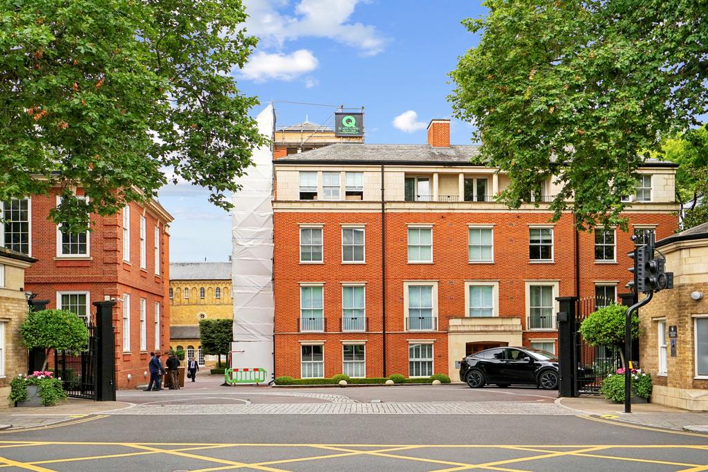 Coleridge Gardens, Chelsea, London 1 bed flat - £2,500 pcm (£577 pw)