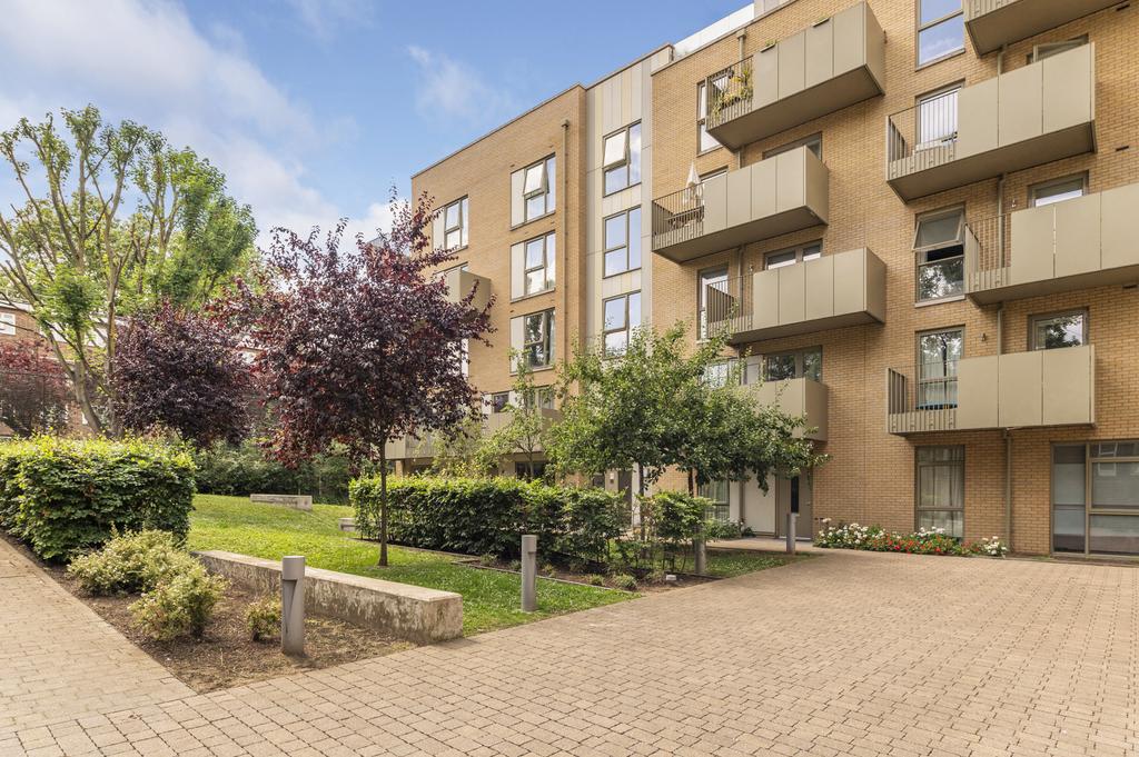 Dalmeny Avenue, Tufnell Park, London 2 bed flat - £2,999 pcm (£692 pw)