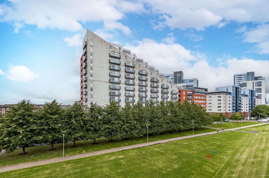 Glasgow Harbour Terraces, Glasgow... 2 bed apartment - £195,000