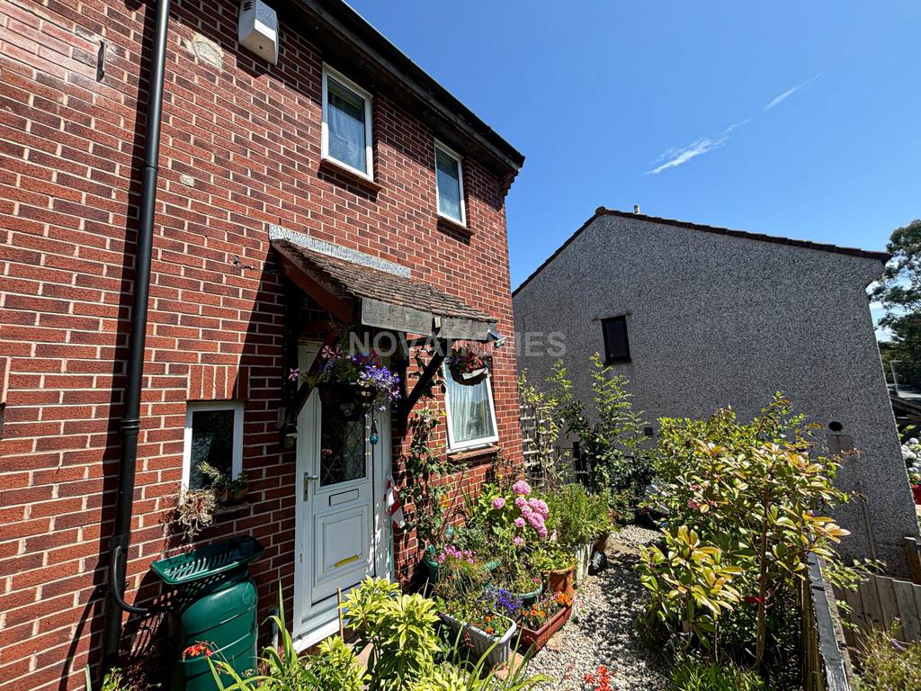 Truro Drive, Plymouth PL5 2 bed end of terrace house - £165,000