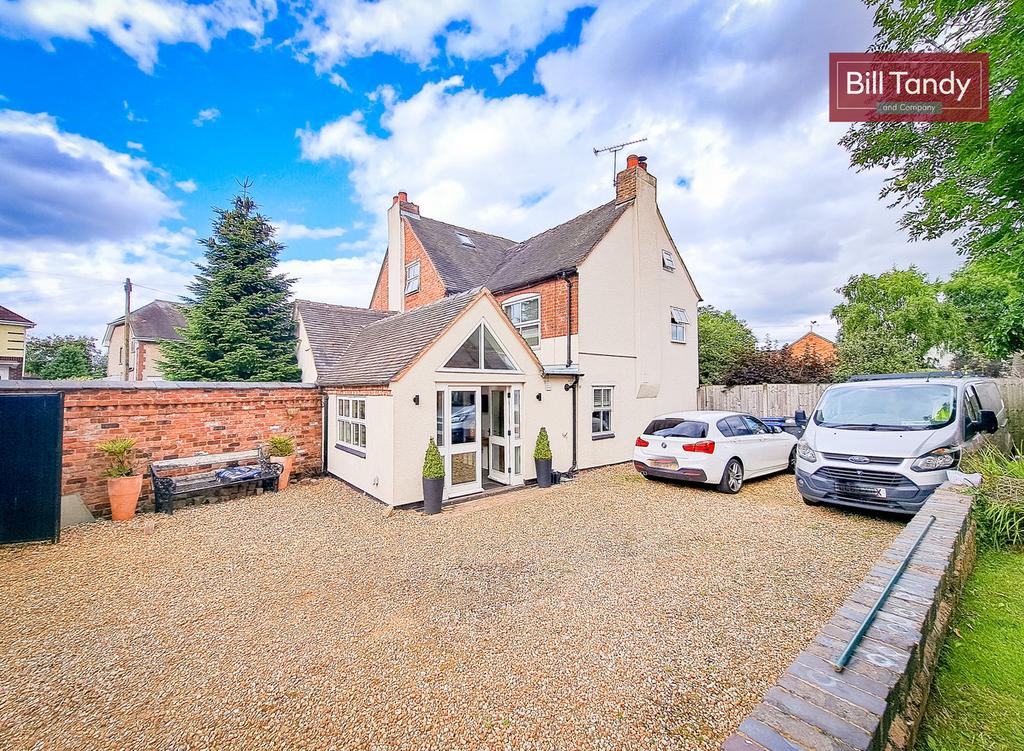 8 The Green, Handsacre, Rugeley, WS15 4 bed detached house - £625,000