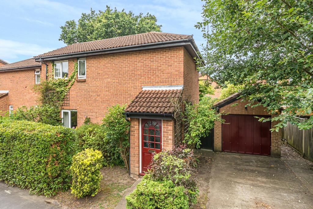 Wych Hill Park, Woking, GU22 3 bed semi-detached house - £439,950