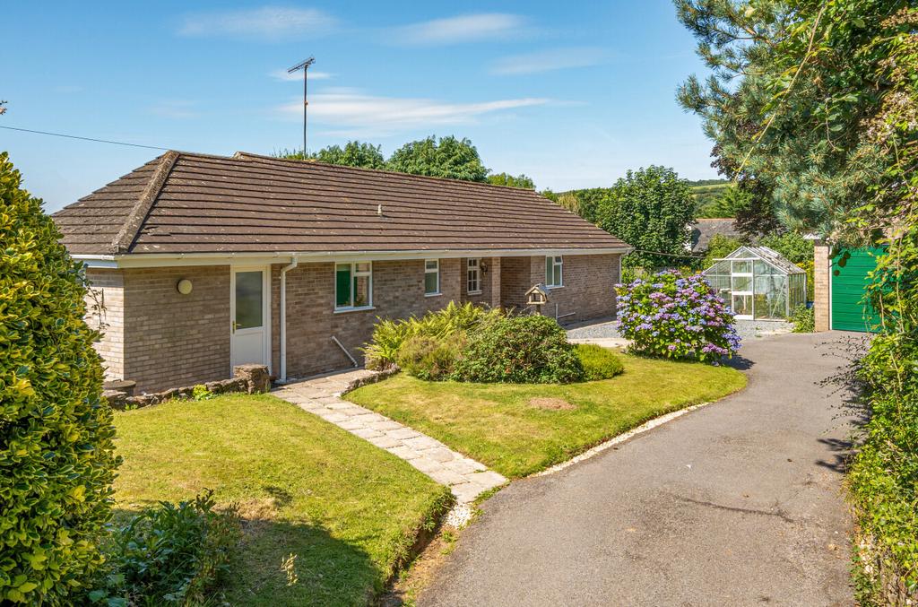 Westcott, Cullompton, Devon, EX15 4 bed bungalow - £410,000