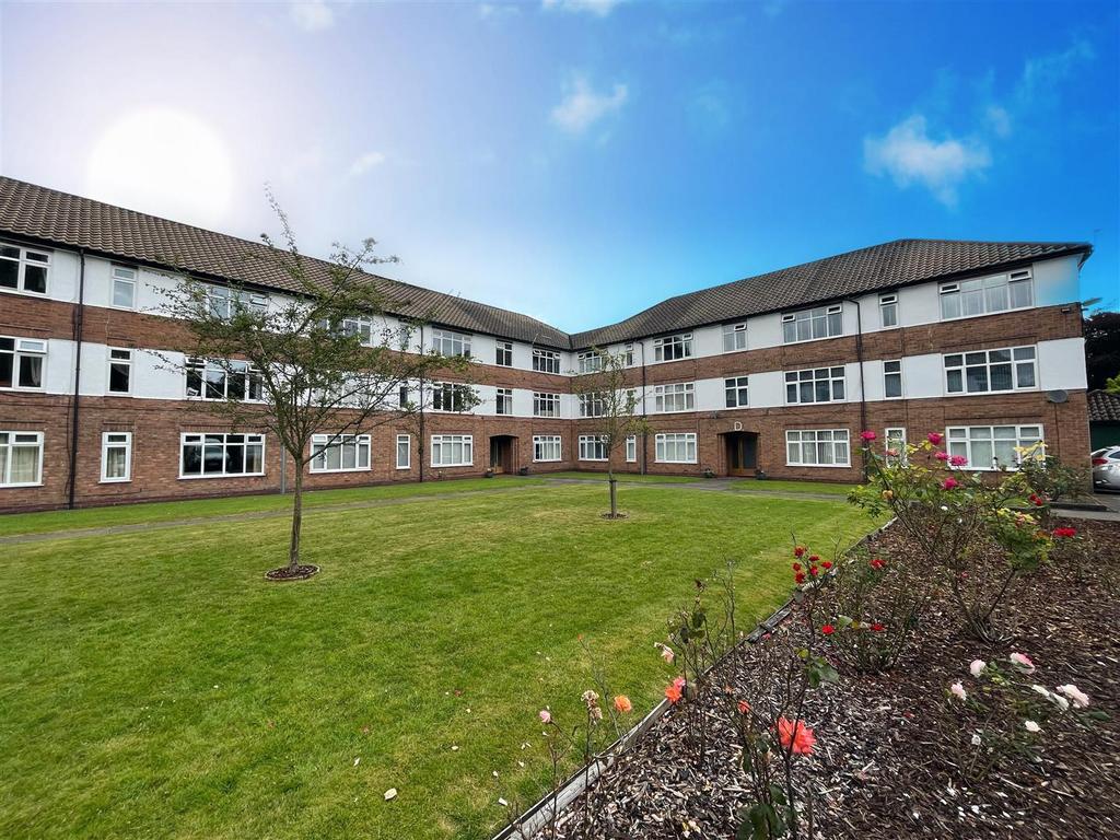 Harewood Court, Lyme Grove, Marsland... 2 bed flat - £265,000
