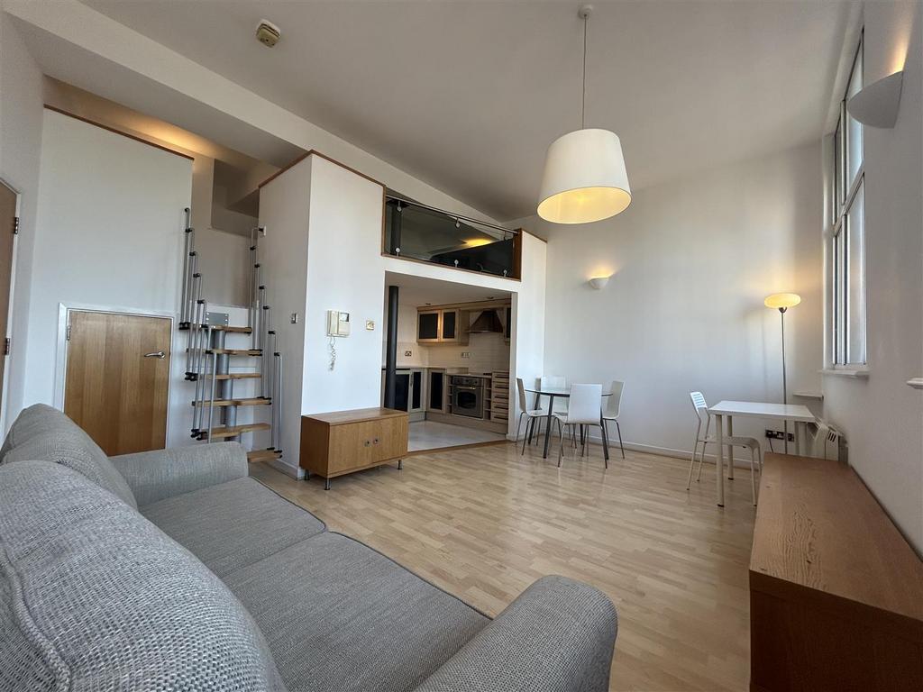 Lancaster 80, City Centre 1 bed apartment - £1,295 pcm (£299 pw)