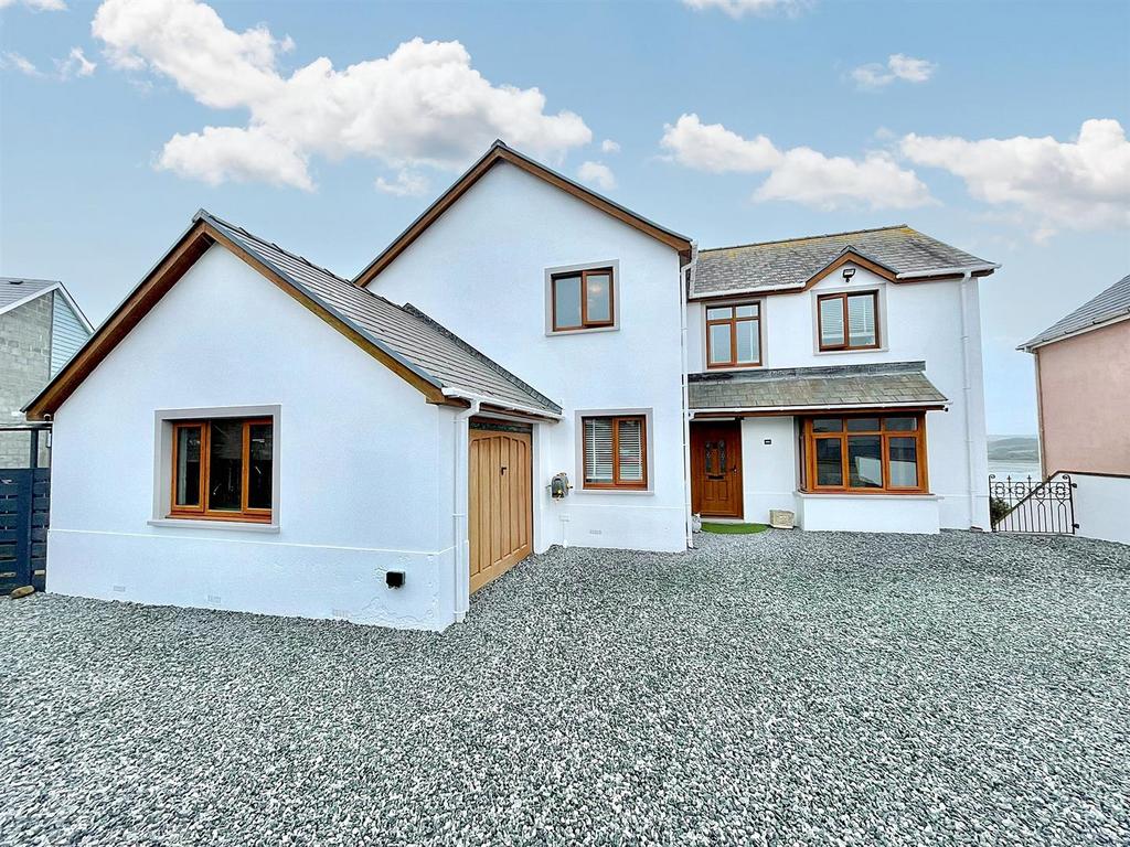 Ocean Way, Pennar, Pembroke Dock 5 bed detached house for sale - £425,000