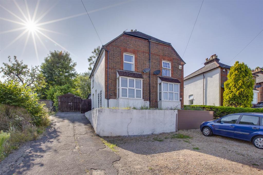 Chapel Lane, High Wycombe HP12 3 bed semi-detached house - £385,000