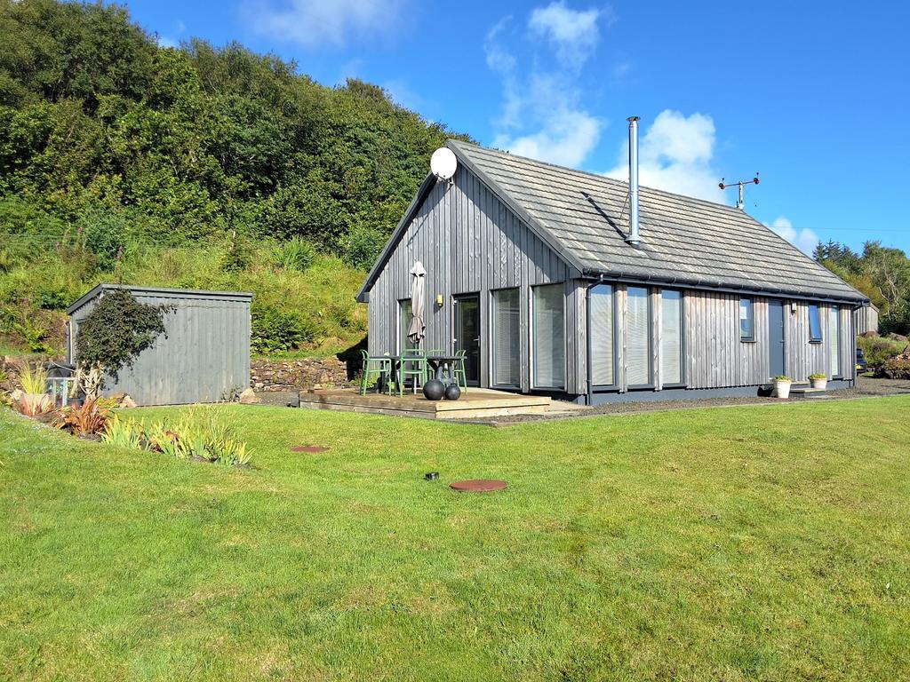 Totaig, Dunvegan, Isle of Skye, IV55 8ZU 2 bed detached house - £320,000