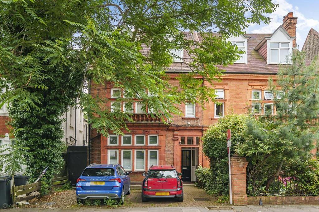 Sutton Court Road, Chiswick 1 bed flat - £425,000