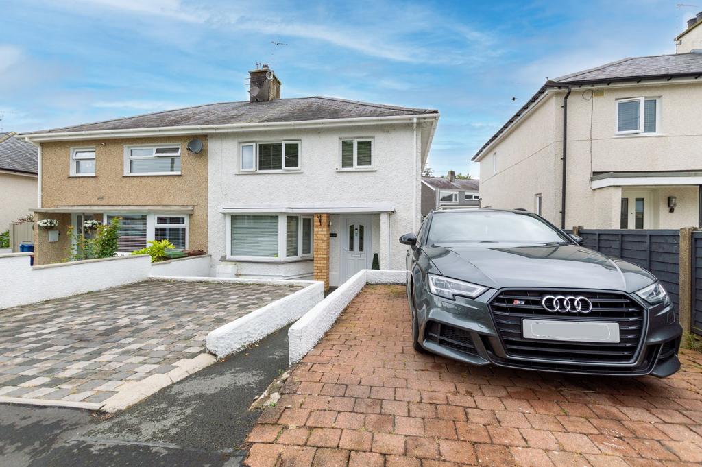 Cae Mur, Caernarfon, Gwynedd, LL55 3 bed semi-detached house - £230,000