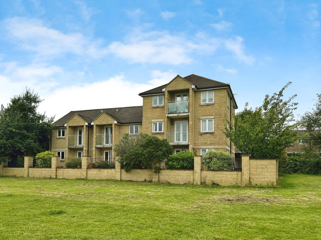 24 Farmhouse Meadow, Witney OX28 2 bed apartment - £197,500