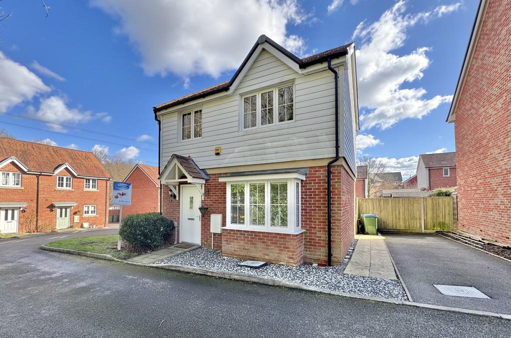 Alpine Crescent, Titchfield Common 3 bed semi-detached house for sale ...