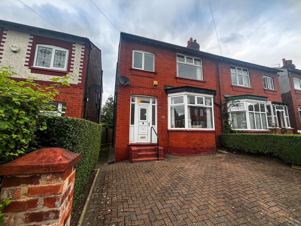 Avondale Road, Edgeley 3 bed semi-detached house - £260,000