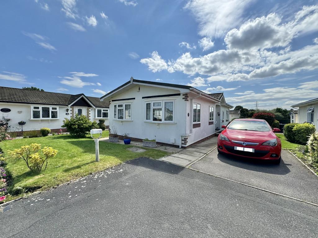 Little Preston Hall, Parkhome Estate... 2 bed park home - £169,950