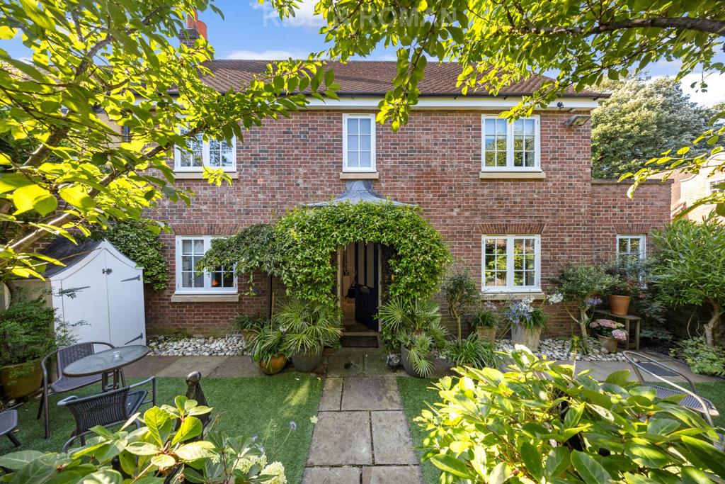 Forge Lane, Richmond TW10 3 bed semi-detached house for sale - £1,450,000