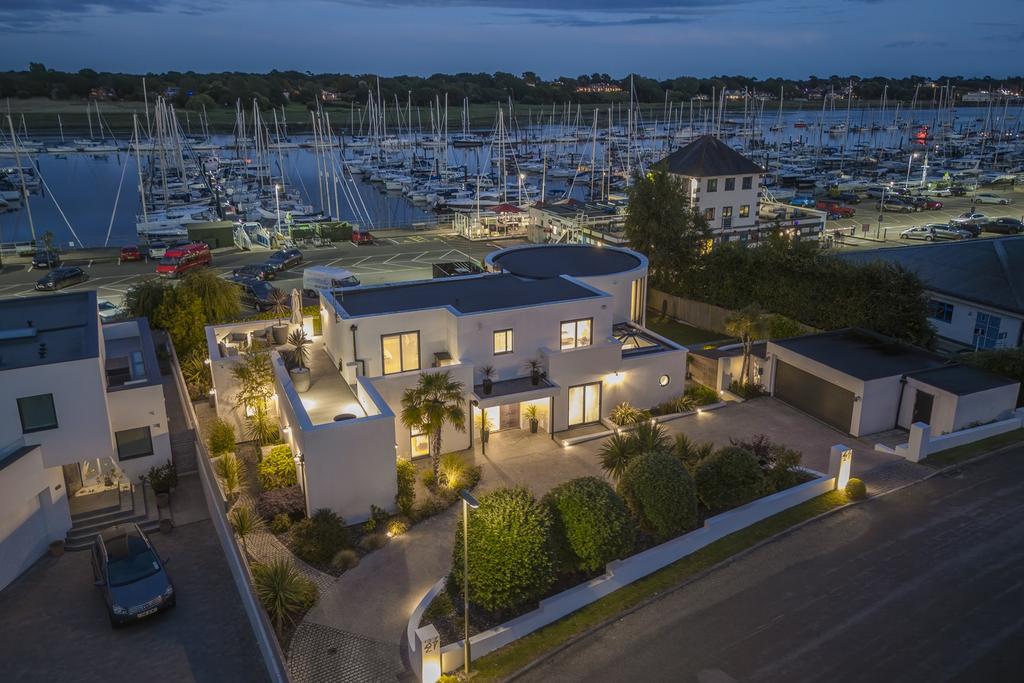 Crowsport, Hamble, Southampton... 6 bed detached house for sale - £ ...