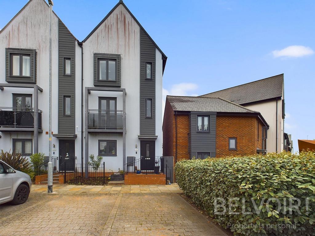 Birchfield Way, Telford TF3 4 bed end of terrace house - £279,000